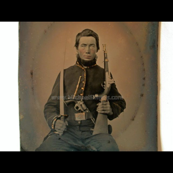PHOTOGRAPH OF AN ARMED CIVIL WAR UNION CAVALRY TROOPER